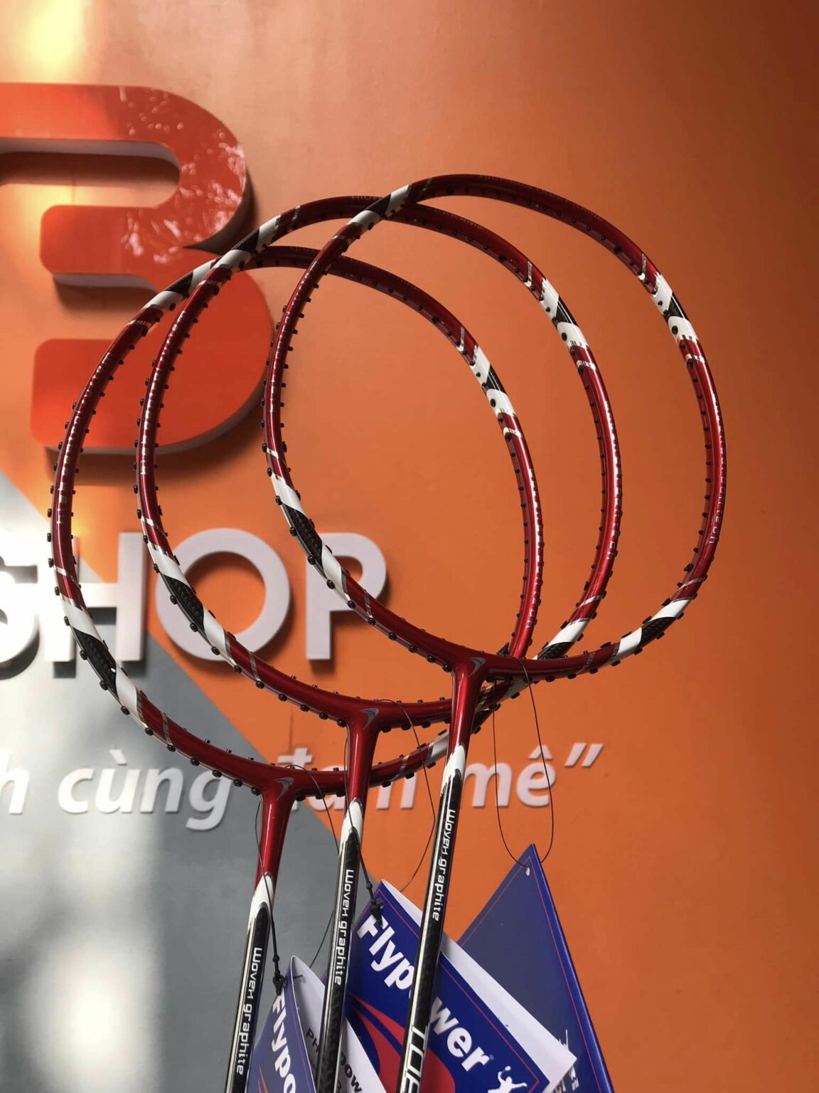 Vợt cầu lông Flypower Tornado 800 I Thể hiện sự đẳng cấp