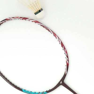 Đánh giá chi tiết "cỗ máy đập" Yonex Astrox 100ZZ Kurenai - FBSHOP